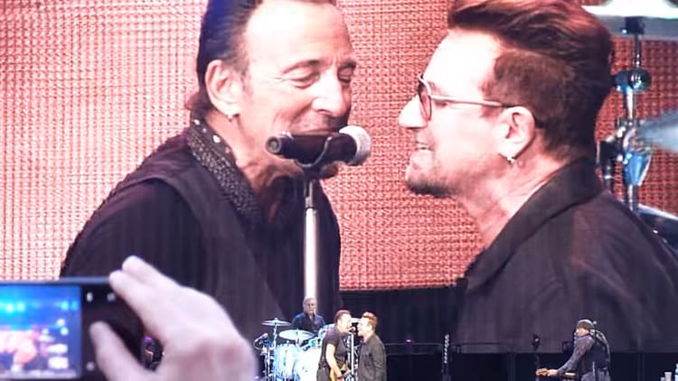 Springsteen und Bono performen gemeinsam "Because the Night" - Musikmachen