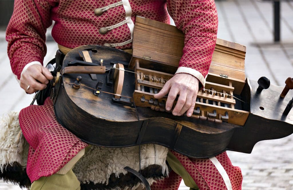 Drehleier kaufen – worauf du achten solltest - Musikmachen