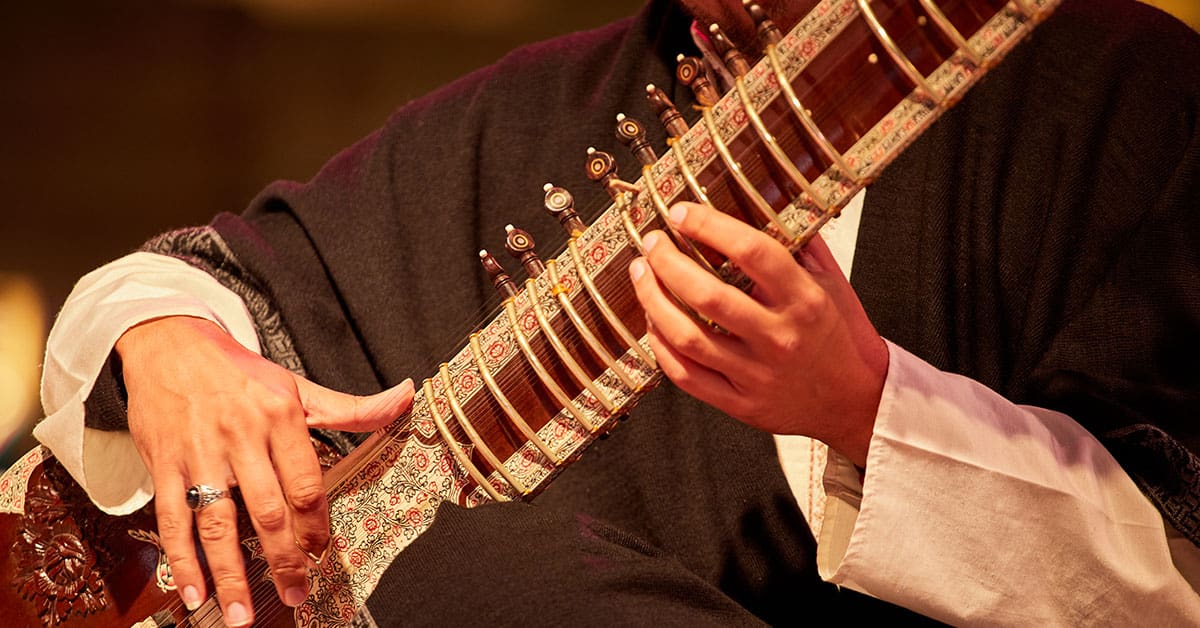 Sitar spielen für Einsteiger – Entdeckungsreise faszinierender Klänge ...