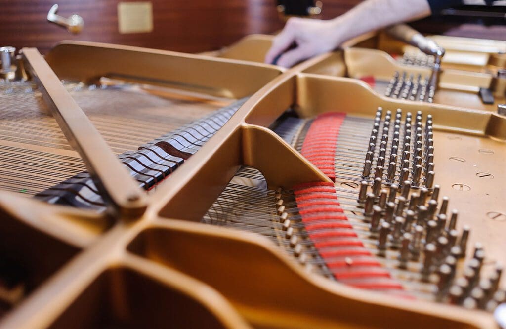 Klavier stimmen – eine komplexe Angelegenheit - Musikmachen